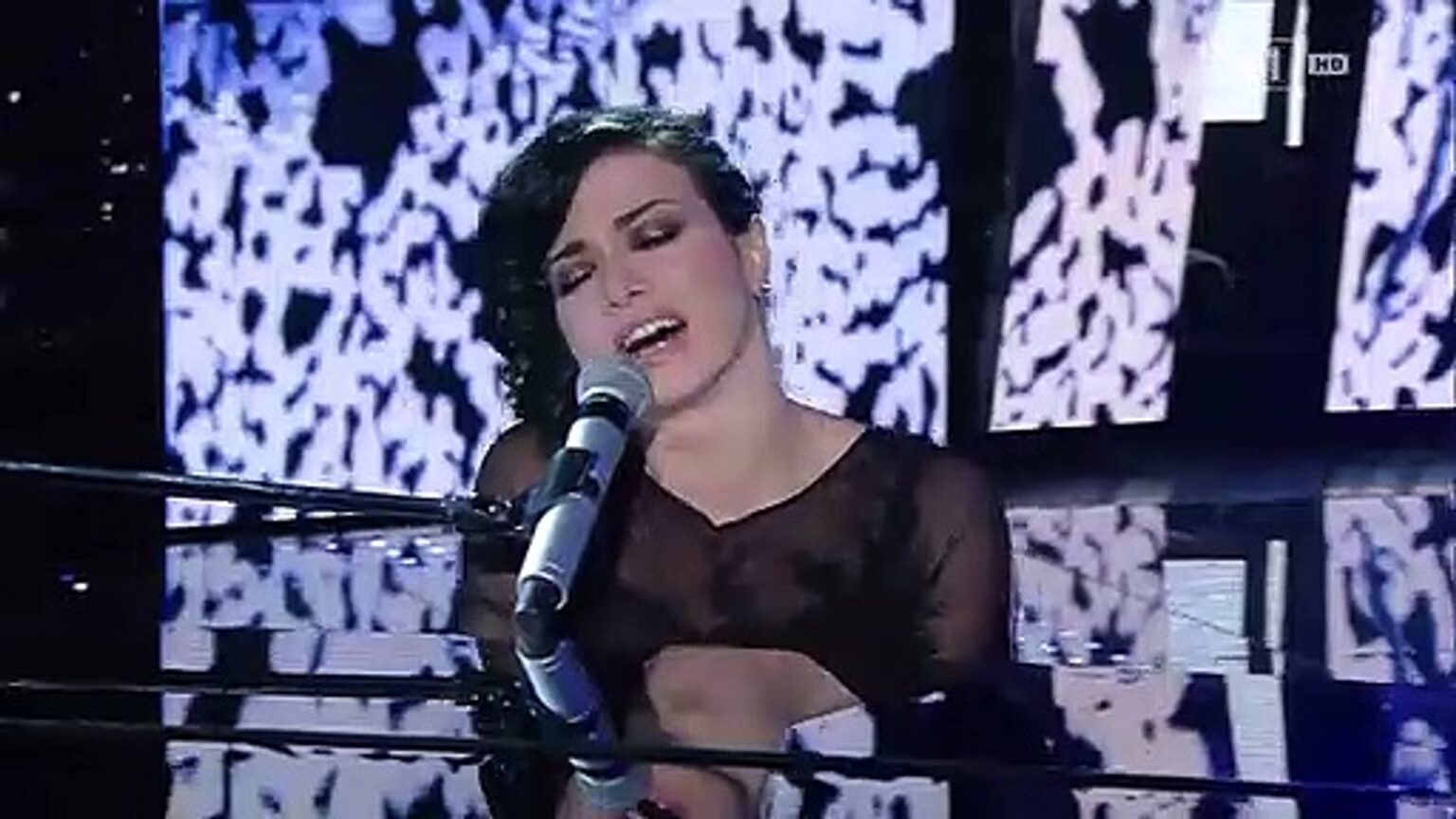 Avete mai visto gli spettacolari Tuffi dal Ponte Ciolo nel Salento ...