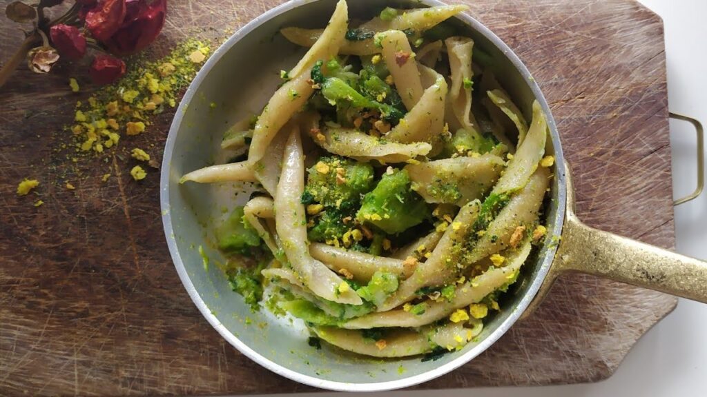 la ricetta delle sagne incannulate con rape e alici | Video Salento.it